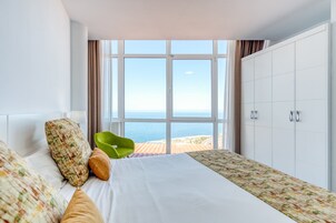 Estúdio Económico, 1 cama de casal e sofá-cama, vista para o mar | 1 quarto, cofre no quarto, secretária, cortinas/cortinados opacos 