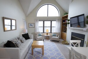 Suíte, 2 quartos (Winter Place, plus Loft, Ski In/Out) | Individualmente decorados, individualmente mobiliados, Wi-Fi de cortesia