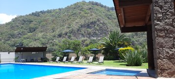 Quarto Quádruplo Standard, 2 camas de casal | Vista para a montanha