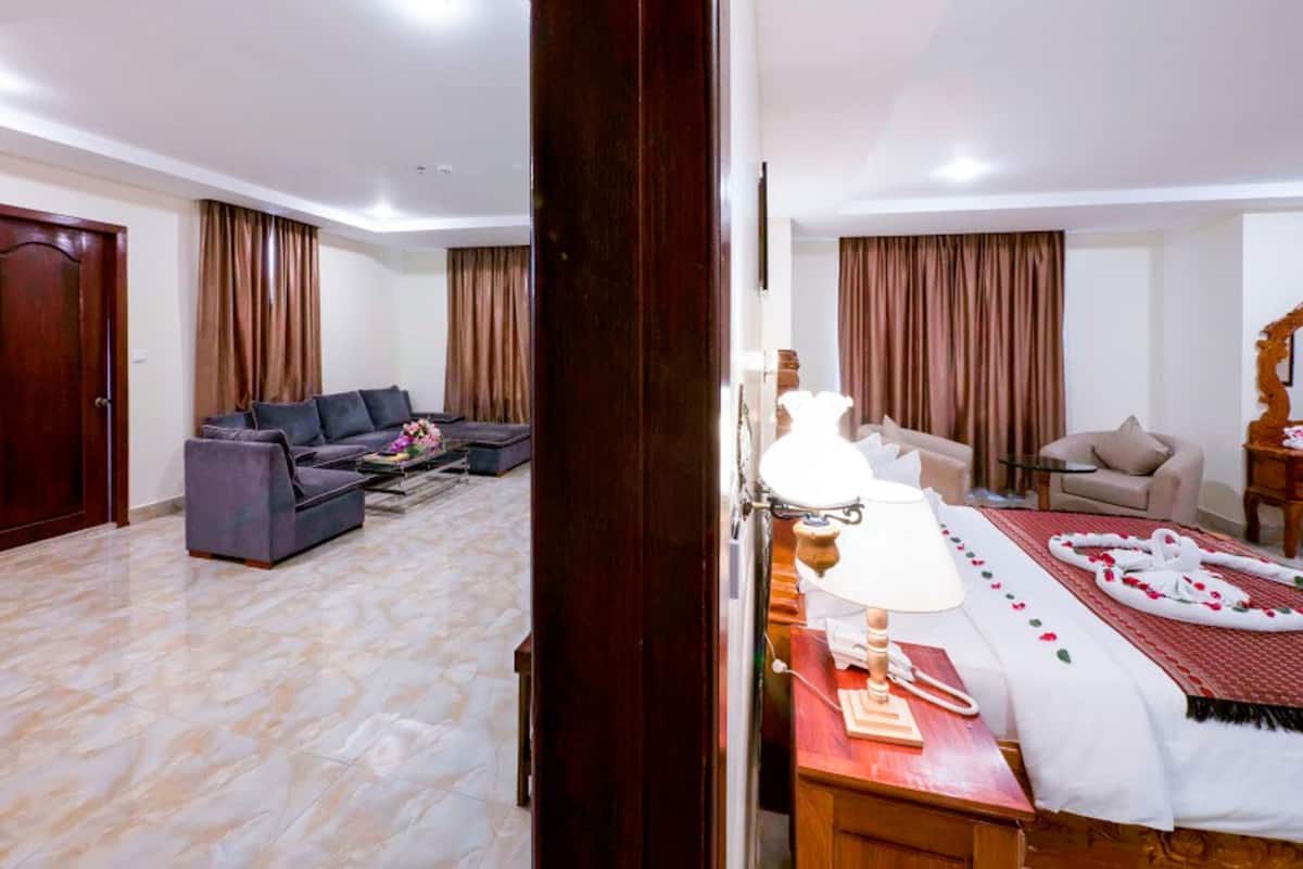 Suite (Double) | 1 quarto, minibar, cofre no quarto, secretária 