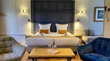 Quarto Deluxe, 1 cama king-size | Secretária, Wi-fi grátis, roupa de cama fornecida