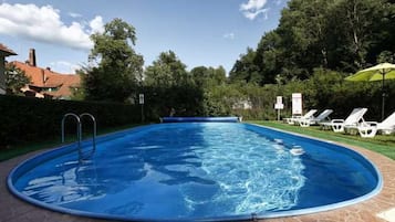 Piscina interior, da(s) 8:00 à(s) 20:00, espreguiçadeiras