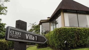 Placa para Curio Collection Villa 1.