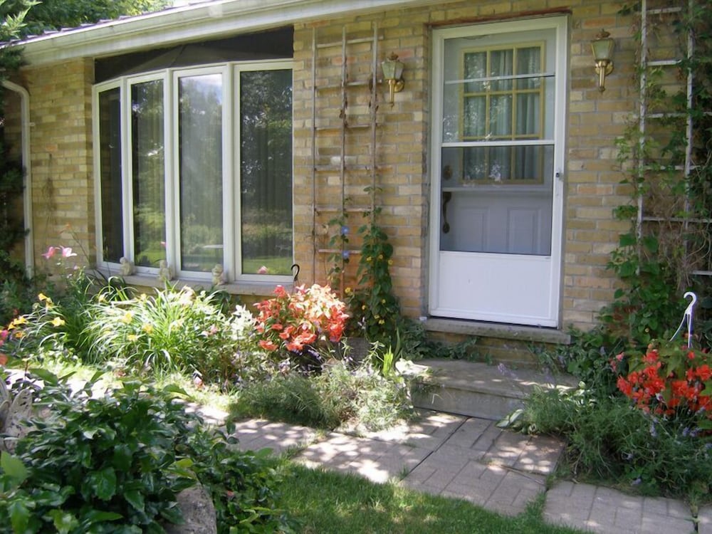 A Valley View Bed & Breakfast - Ontario