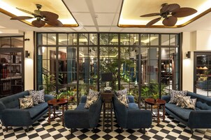 Área de estar no saguão