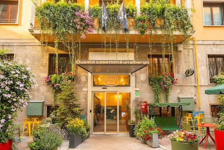 Exterior. Ostello Bello Milano Duomo