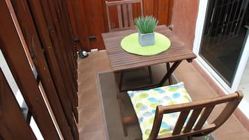 Apartamento Standard, 1 quarto, Vista para a cidade, no rés do chão | Terraço/pátio interior