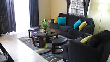 Apartamento Standard, 1 quarto, Vista para a cidade, no rés do chão | 1 quarto, lençóis de algodão egípcio, cofre no quarto