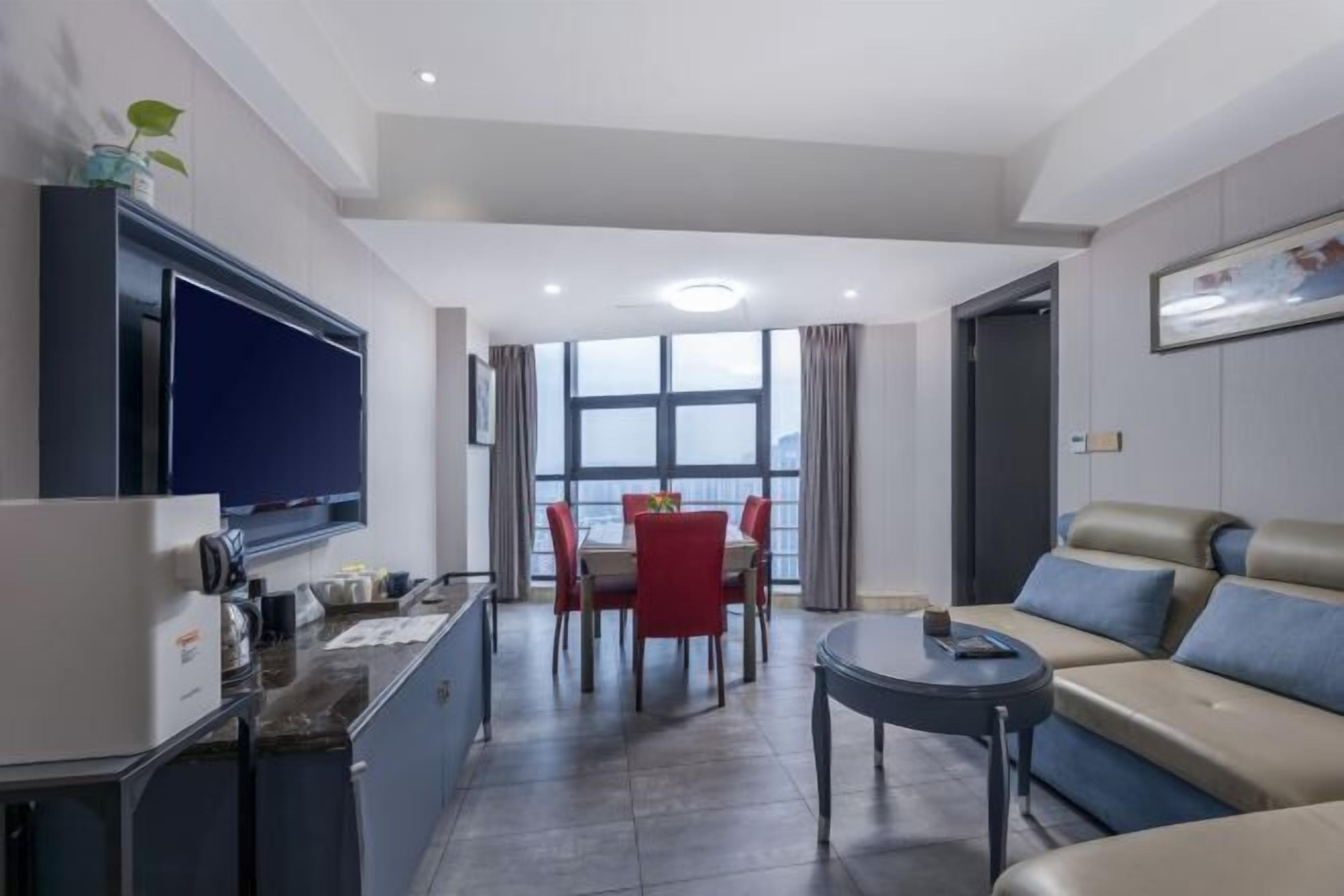 Minibar, cofre no quarto, ferro/tábua de engomar 