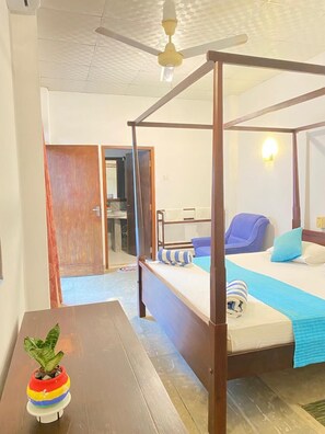 Quarto standard, vista para o jardim (With Fan) | Cofres nos quartos, escrivaninha, quartos à prova de som