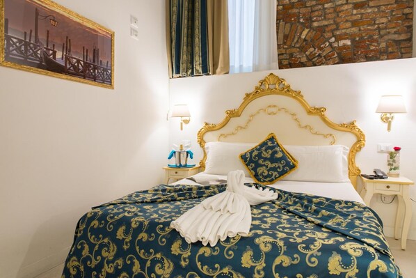 Quarto Duplo ou Twin, vista para a lagoa | Edredões de penas, minibar, cofre no quarto, secretária 