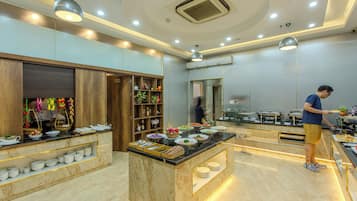 Café da manhã com buffet todos os dias (VND 120000 por pessoa)