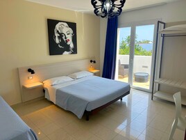 Quarto casal, 1 cama King, banheiro privativo, vista para o mar | Lençóis italianos Frette, roupas de cama antialérgicas