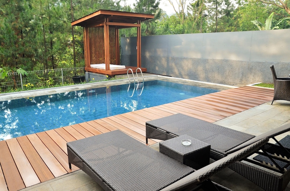 Hikari Hill View 7br Villa With A Private Pool - Bandung