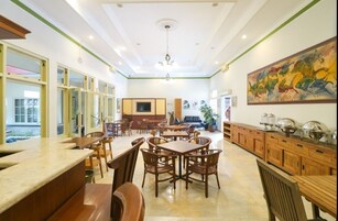 Pequenos-almoços, almoços e jantares servidos