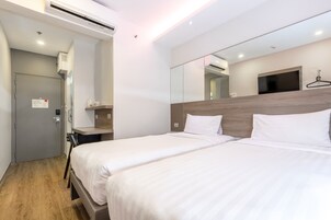 Quarto Twin Standard | Cofre no quarto, secretária, Wi-fi grátis, roupa de cama fornecida 