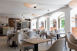 Almoço e jantar, culinária europeia moderna