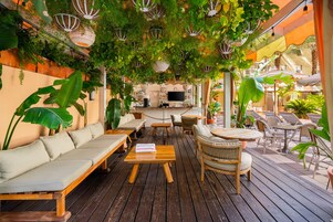 Bar junto à piscina