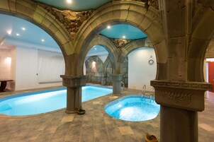 Piscina exterior, guarda-sóis 