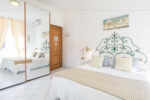 Quarto clássico, 1 cama de casal, suíte | Wi-Fi de cortesia, roupa de cama