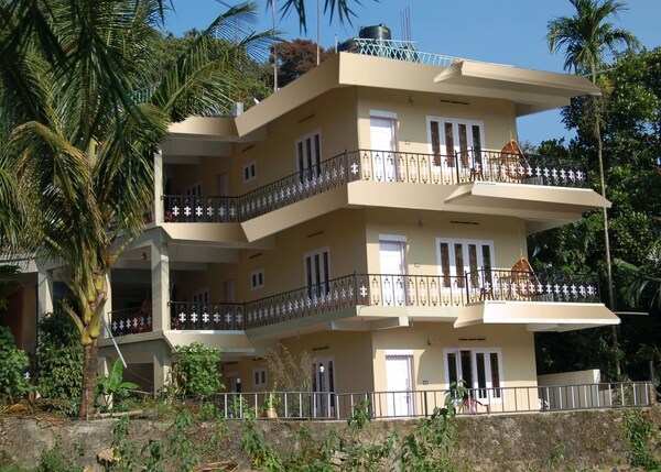 Jungle Palace Homestay - Thekkady