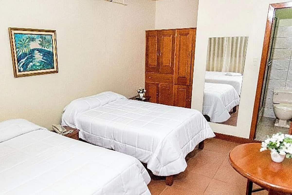 Quarto casal | Edredons de pluma, camas com colchões pillow-top, frigobar