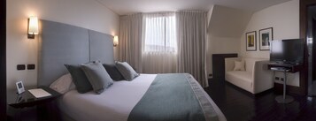 Roupa de alta qualidade, minibar, cofre no quarto, secretária