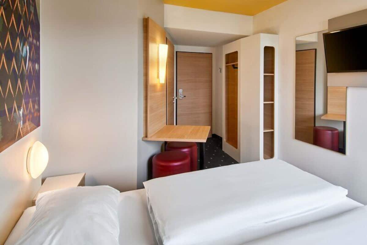 Quarto casal | Escrivaninha, espaço de trabalho para notebook, quartos à prova de som