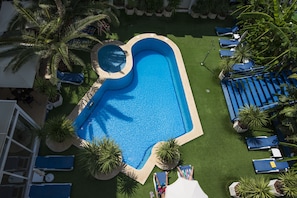 Piscina externa sazonal