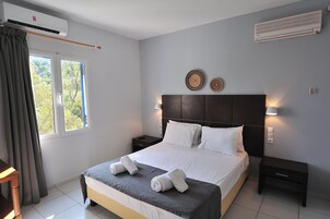 Friends & Family, Side Sea View | Roupa de cama fornecida 