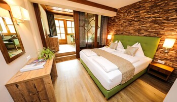 Suite Júnior, não fumadores, varanda | Roupa hipoalergénica, Wi-fi grátis, roupa de cama fornecida 