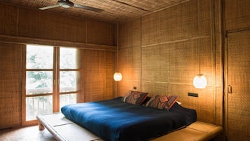 Cortinas blackout, acesso grátis à internet com fio, roupa de cama