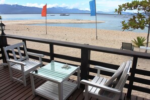 Villa Lua de Mel, 1 cama king-size, vista para a praia, em frente à praia | Terraço/pátio interior