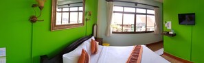 Balcony Double Room | Cofre no quarto, secretária, Wi-fi grátis 