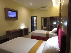 Quarto casal ou duplo empresarial, 1 cama de casal ou 2 camas de solteiro, para não fumantes | Cofres nos quartos, escrivaninha, quartos à prova de som