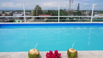 Piscina exterior, da(s) 07:00 à(s) 22:00, espreguiçadeiras