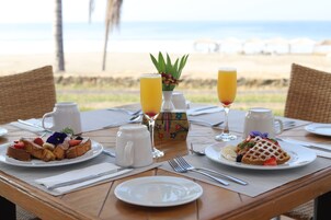 Pequeno-almoço tipo buffet diário mediante uma taxa