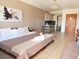 Cofres nos quartos, ferros/tábuas de passar roupa, Wi-Fi de cortesia