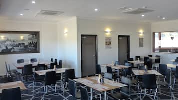 Almoços e jantares servidos