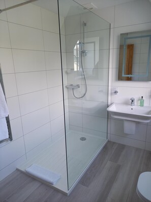 Quarto Duplo ou Twin Superior, casa de banho anexa, vista para o mar | Casa de banho