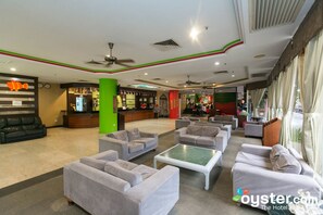 Área de estar no saguão