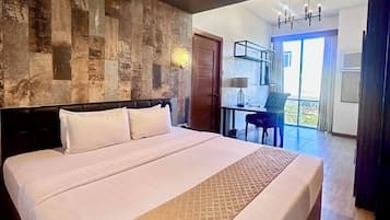 Suite Empresarial | Secretária, Wi-fi grátis, roupa de cama fornecida