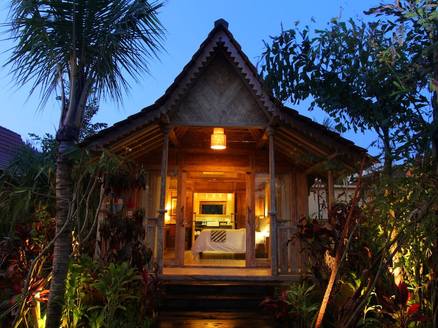 Quarto Deluxe | Minibar, cofre no quarto, secretária, quartos insonorizados