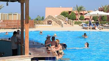 Bar junto à piscina