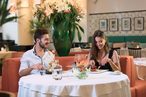 Café da manhã, almoço e jantar