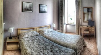 Escrivaninha, camas extras/dobráveis (sobretaxa), Wi-Fi de cortesia