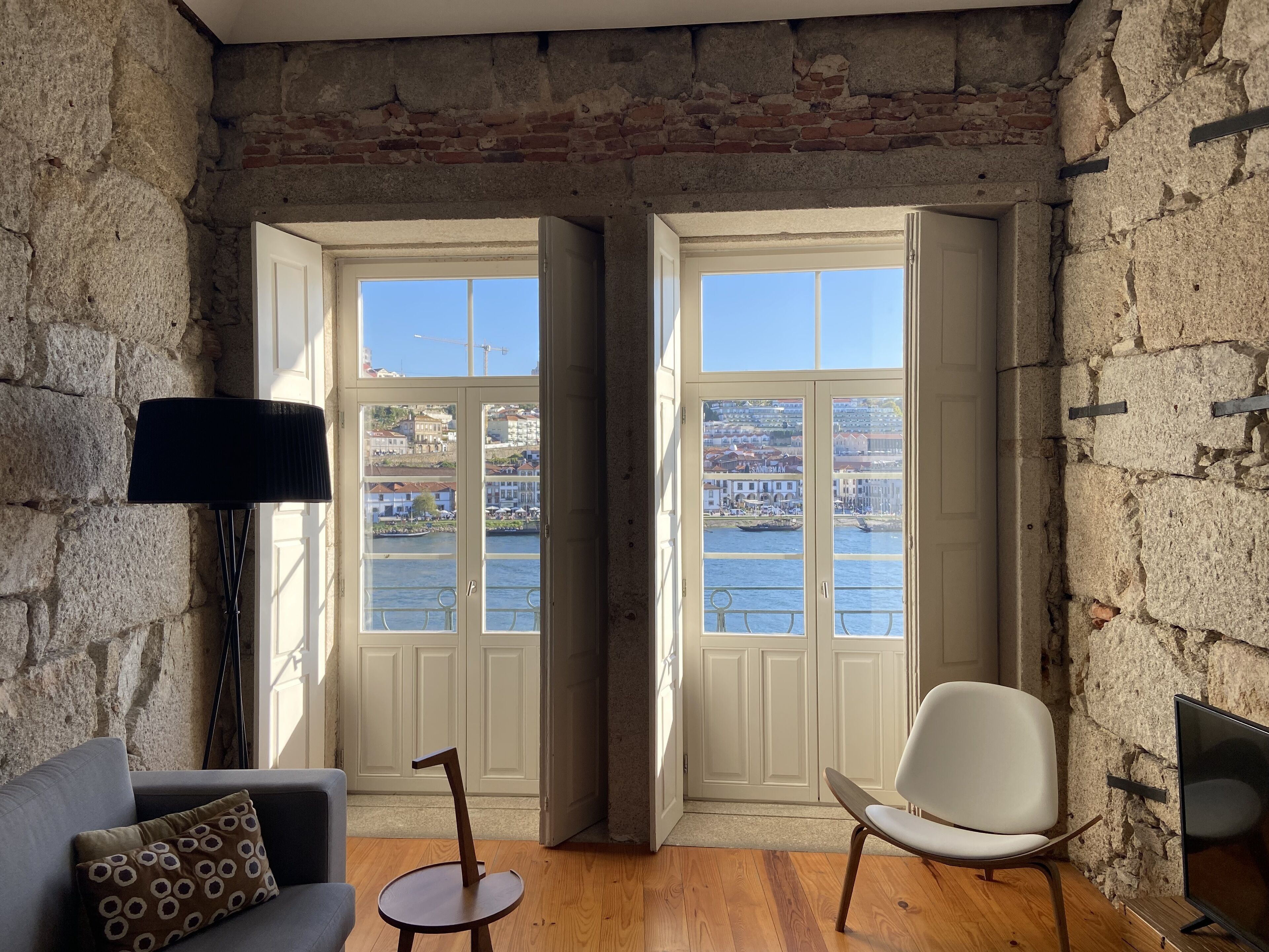 Apartamento, 1 quarto, varanda, vista para o rio | Sala de estar | Televisor LED 