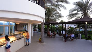 2 restaurantes, pequenos-almoços servidos, cozinha internacional