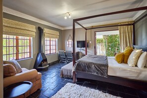 Suíte luxo, 1 quarto, lareira, no pátio | Roupas de cama de algodão egípcio, roupas de cama premium