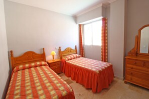 Apartamento, 3 quartos, terraço, vista para o mar | 3 quartos, ferros/tábuas de passar roupa, berços (sobretaxa)